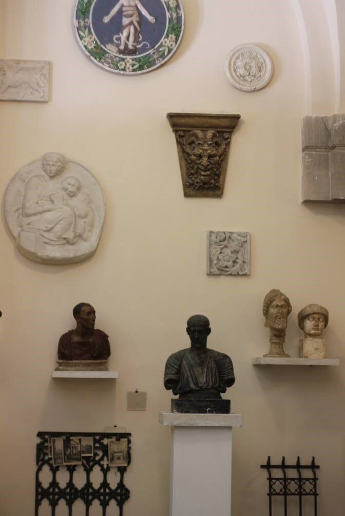 Tehnologii digitale în muzeele contemporane